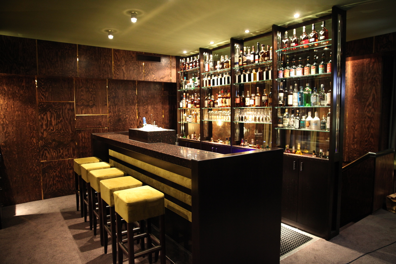 Le Lion Bar De Paris In Hamburg